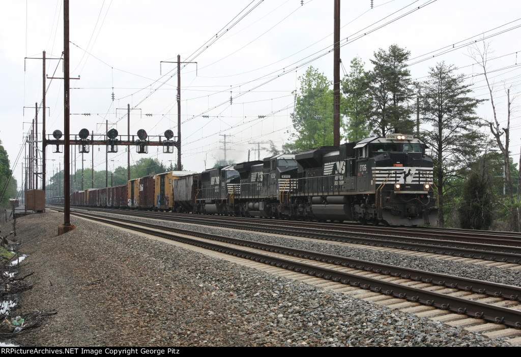 NS 2726 and train 68N